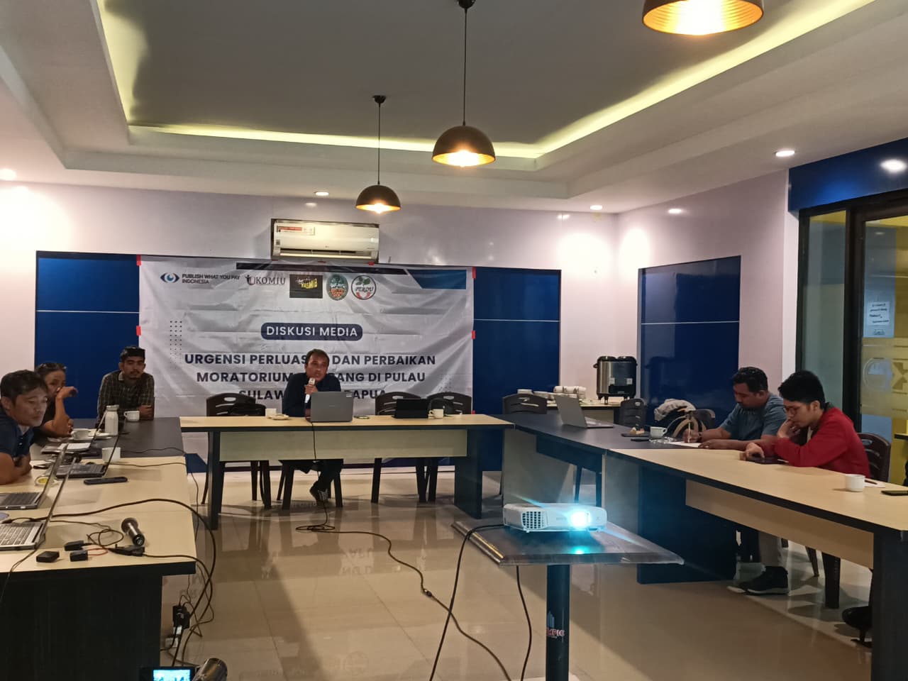 Suara Moratorium Izin Tambang Bergema di Timur Indonesia — PWYP Indonesia